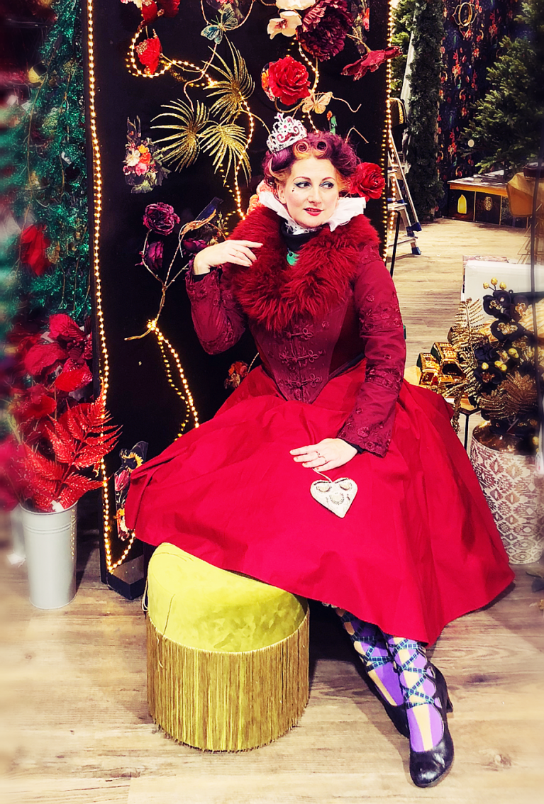 alice in wonderland | 1940's Pin-Up Entertainer Kitten von Mew